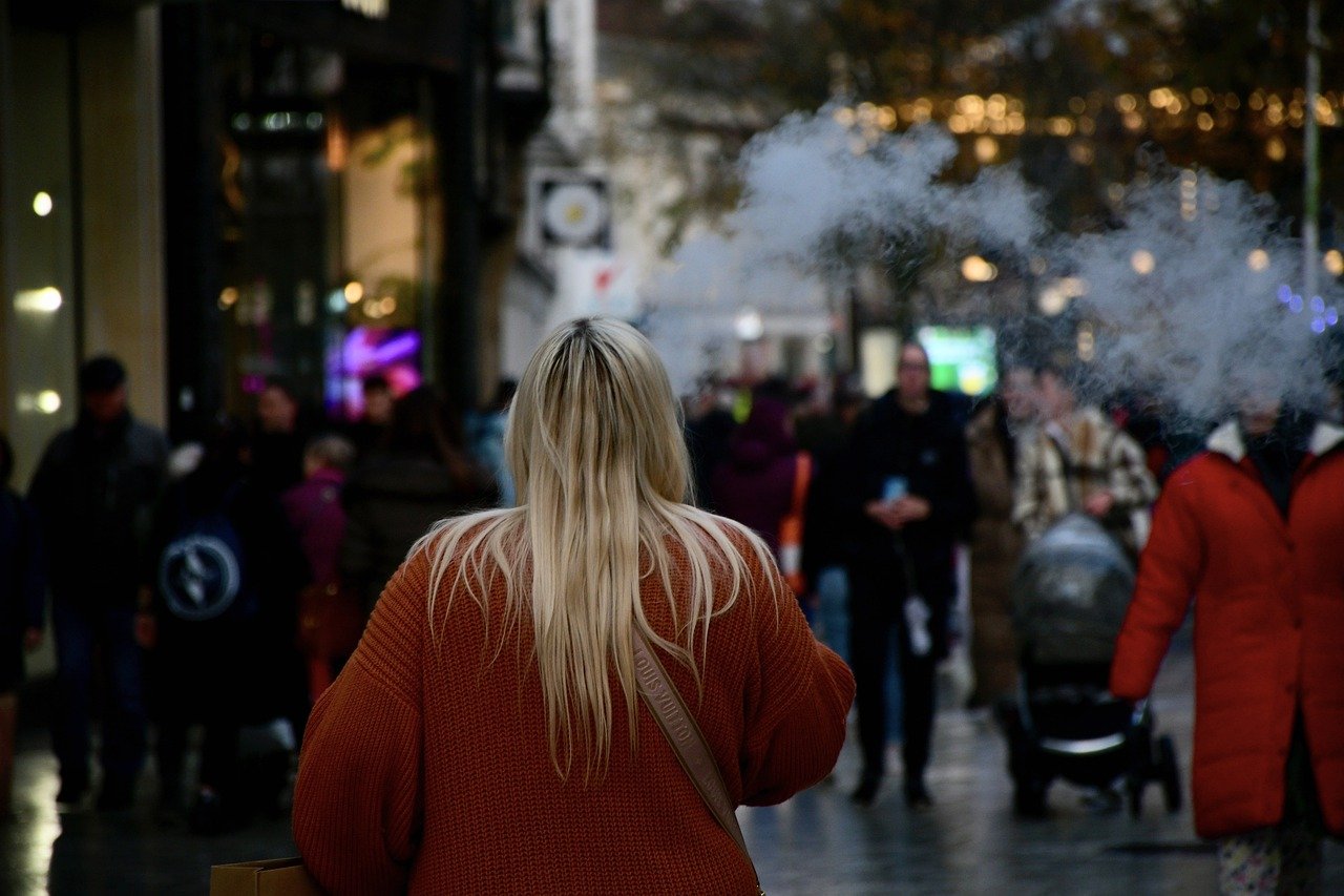 Vapes and ciggies together might mean you're less likely to quit - Scimex