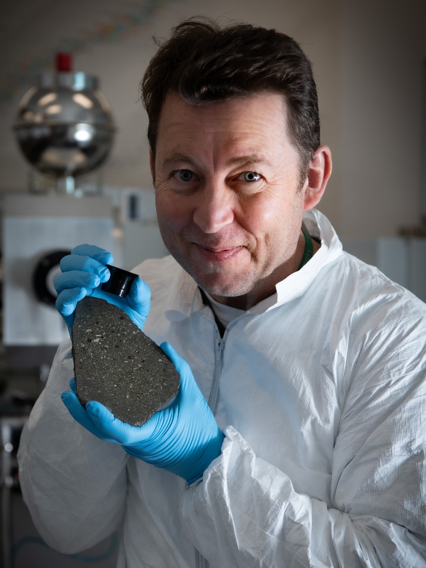 'Primitive' meteorites carry secrets of the solar system's birth - Scimex